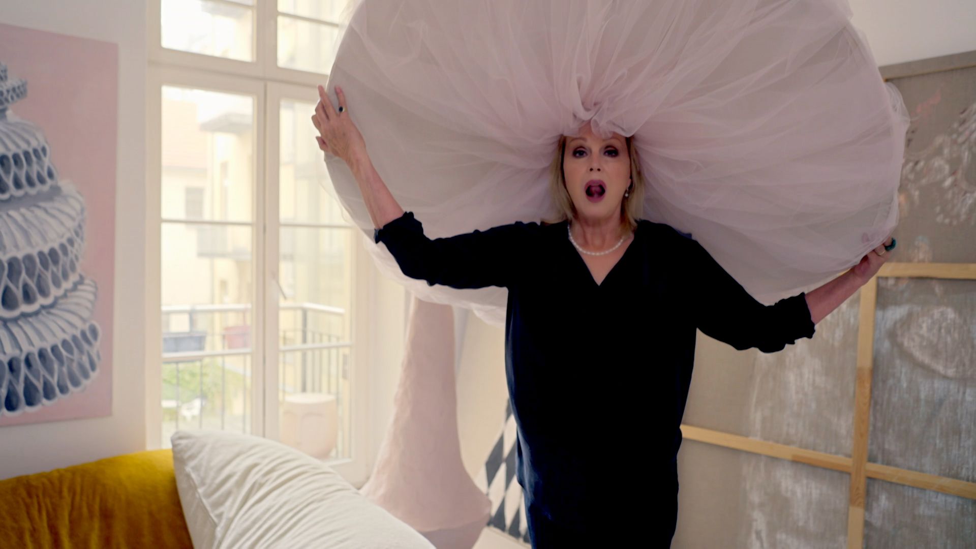 Watch joanna-lumley-s-great-cities-of-the-world only on Watcho