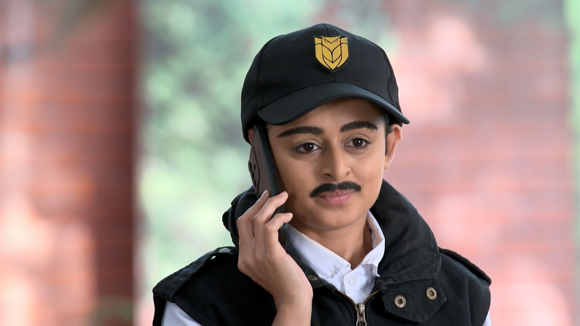 Watch abol-preetichi-ajab-kahani only on Watcho